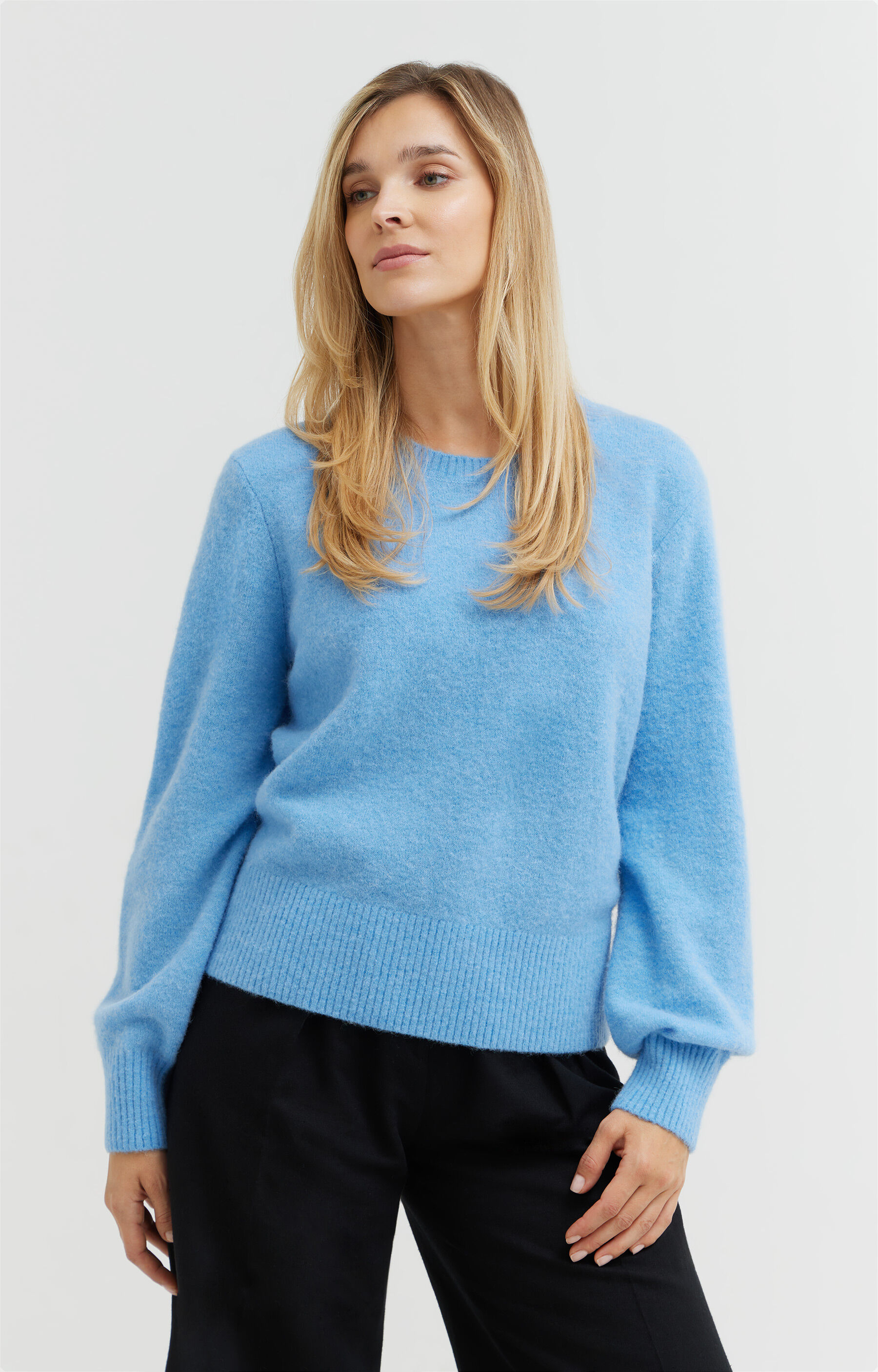 Jasnoniebieski sweter WÓLCZANKA | Wólczanka
