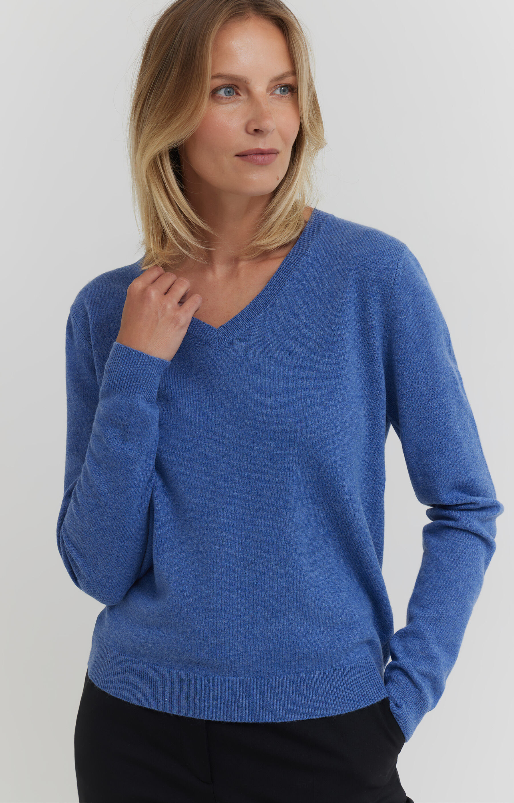 Jasnoniebieski sweter WÓLCZANKA | Wólczanka